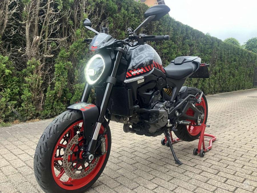 Ducati Monster 2021 Jurbarkas, ar dzinēja tilpumu 0.94 L un nobraukumu 15 tūkst. km par 7500 €, foto 4 vietnē AUTOMOTO.COM.LV