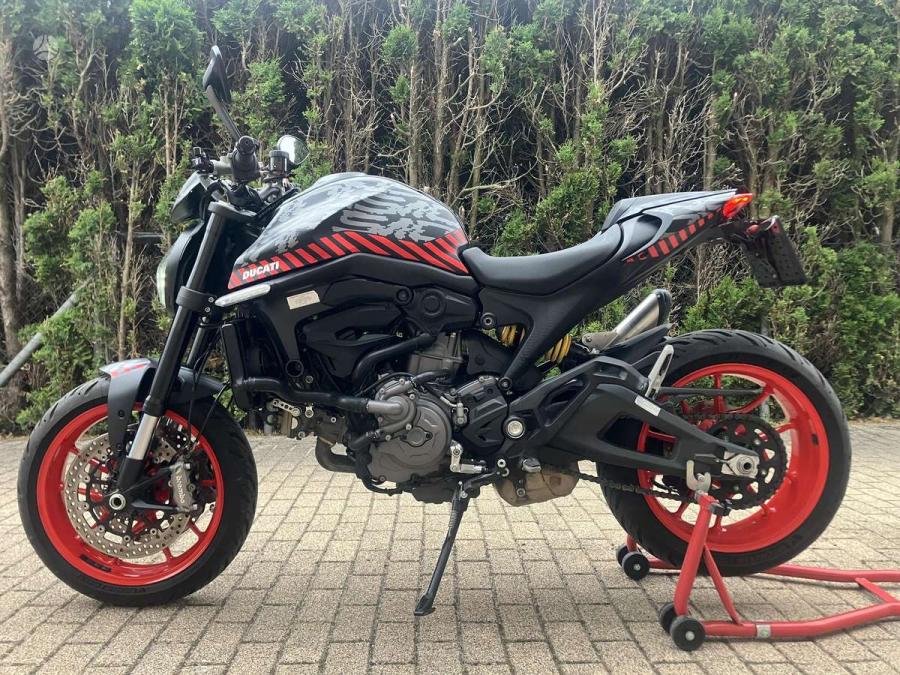 Ducati Monster 2021 Jurbarkas, ar dzinēja tilpumu 0.94 L un nobraukumu 15 tūkst. km par 7500 €, foto 7 vietnē AUTOMOTO.COM.LV