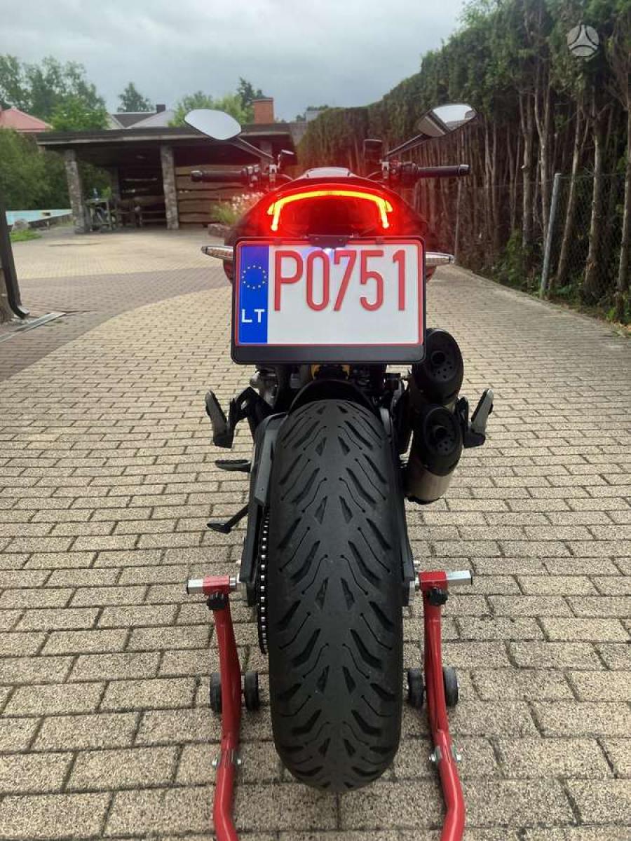 Ducati Monster 2021 Jurbarkas, ar dzinēja tilpumu 0.94 L un nobraukumu 15 tūkst. km par 7500 €, foto 8 vietnē AUTOMOTO.COM.LV
