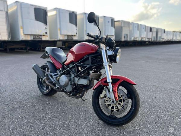 Sarkans Ducati Monster 2005 Viļņa, ar dzinēja tilpumu 0.80 L un nobraukumu 31 tūkst. km par 2300 €, foto 4 vietnē AUTOMOTO.COM.LV