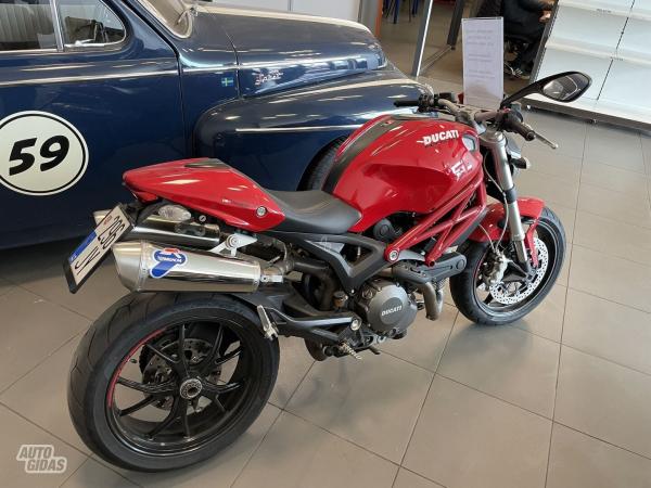 Red Ducati Monster 2010 in Vilnius, with an engine capacity of 0.80 L and mileage of 17 thousand km for 3600 €, photo 2 on AUTOMOTO.COM.LV