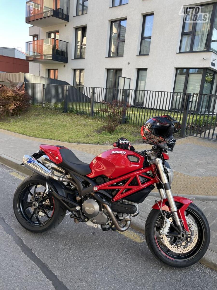 Red Ducati Monster 2010 in Vilnius, with an engine capacity of 0.80 L and mileage of 17 thousand km for 3600 €, photo 7 on AUTOMOTO.COM.LV
