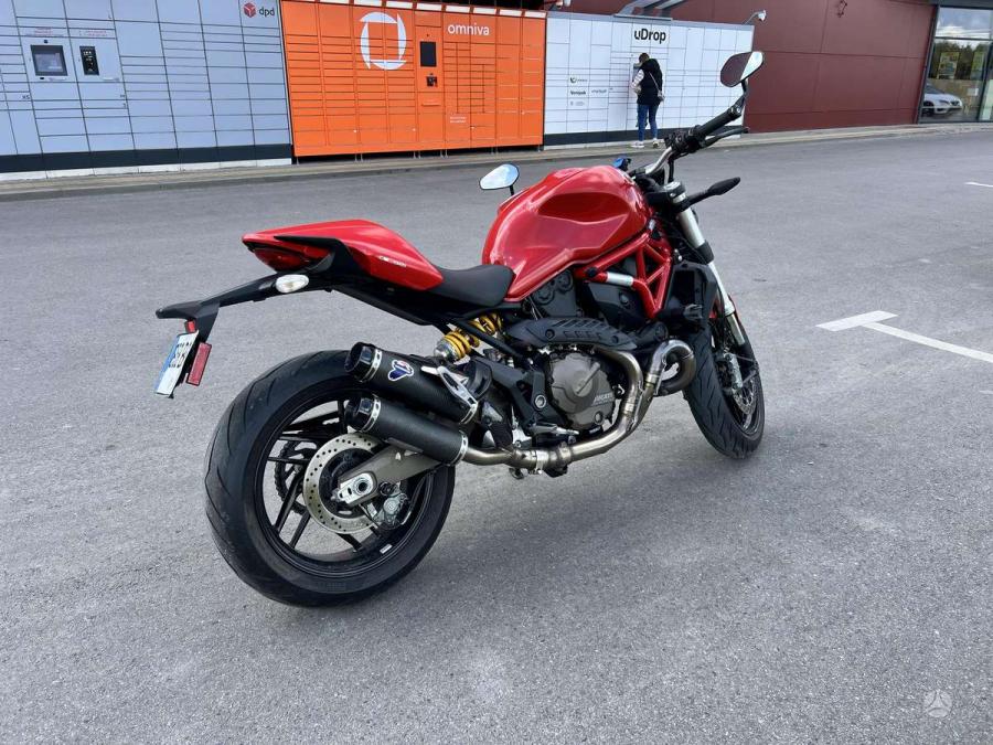 Red Ducati Monster 2016 in Vilnius, with an engine capacity of 0.82 L and mileage of 26 thousand km for 4100 €, photo 4 on AUTOMOTO.COM.LV