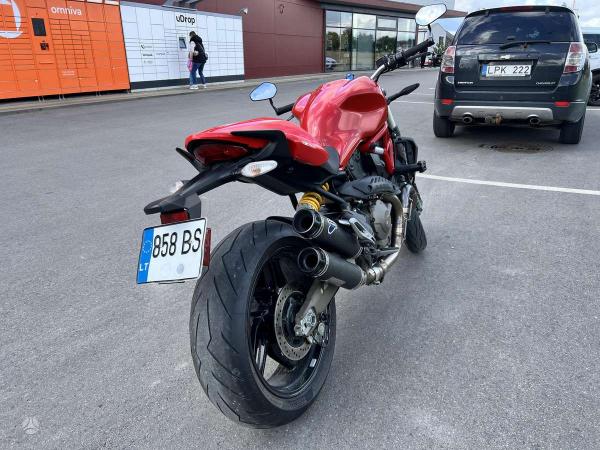 Sarkans Ducati Monster 2016 Viļņa, ar dzinēja tilpumu 0.82 L un nobraukumu 26 tūkst. km par 4100 €, foto 4 vietnē AUTOMOTO.COM.LV