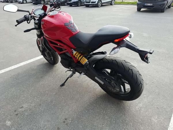Red Ducati Monster 2018 in Siauliai, with an engine capacity of 0.80 L and mileage of 18 thousand km for 3950 €, photo 3 on AUTOMOTO.COM.LV