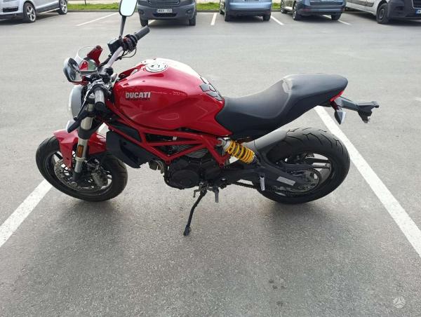 Red Ducati Monster 2018 in Siauliai, with an engine capacity of 0.80 L and mileage of 18 thousand km for 3950 €, photo 4 on AUTOMOTO.COM.LV