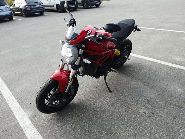 Red Ducati Monster 2018 in Siauliai, with an engine capacity of 0.80 L and mileage of 18 thousand km for 3950 €, photo 5 on AUTOMOTO.COM.LV
