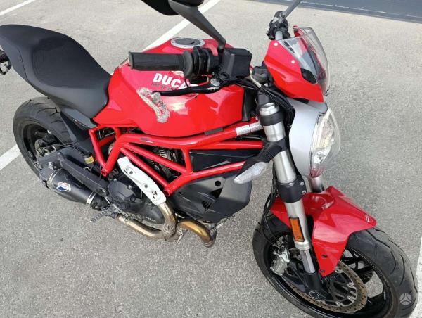 Red Ducati Monster 2018 in Siauliai, with an engine capacity of 0.80 L and mileage of 18 thousand km for 3950 €, photo 6 on AUTOMOTO.COM.LV