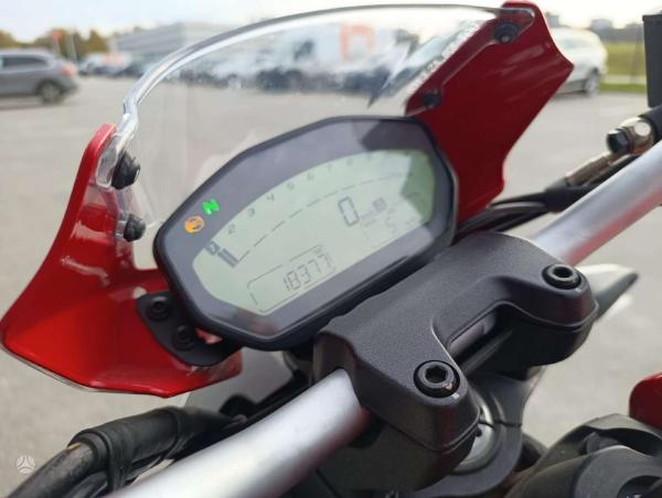 Red Ducati Monster 2018 in Siauliai, with an engine capacity of 0.80 L and mileage of 18 thousand km for 3950 €, photo 9 on AUTOMOTO.COM.LV