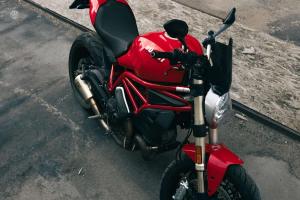 Red Ducati Monster 2020 in Vilnius, with an engine capacity of 0.80 L and mileage of 38 thousand km for 4600 €, photo 3 on AUTOMOTO.COM.LV