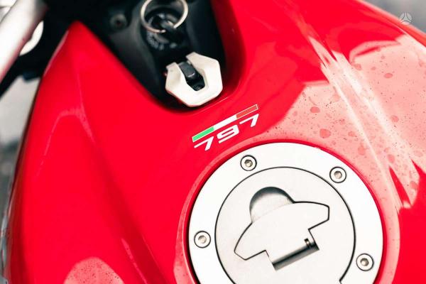 Red Ducati Monster 2020 in Vilnius, with an engine capacity of 0.80 L and mileage of 38 thousand km for 4600 €, photo 10 on AUTOMOTO.COM.LV