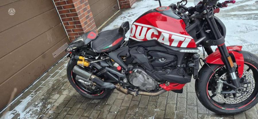 Sarkans Ducati Monster 2021 Viļņa, ar dzinēja tilpumu 0.94 L un nobraukumu 22 tūkst. km par 4500 €, foto 2 vietnē AUTOMOTO.COM.LV