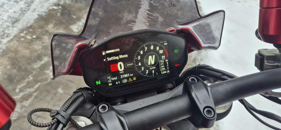 Sarkans Ducati Monster 2021 Viļņa, ar dzinēja tilpumu 0.94 L un nobraukumu 22 tūkst. km par 4500 €, foto 8 vietnē AUTOMOTO.COM.LV