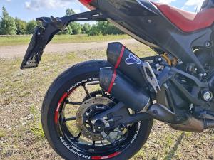 Red Ducati Monster 2023 in Ukmerge, with an engine capacity of 0.94 L and mileage of 22 thousand km for 8999 €, photo 4 on AUTOMOTO.COM.LV