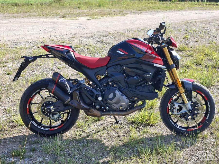 Red Ducati Monster 2023 in Ukmerge, with an engine capacity of 0.94 L and mileage of 22 thousand km for 8999 €, photo 13 on AUTOMOTO.COM.LV
