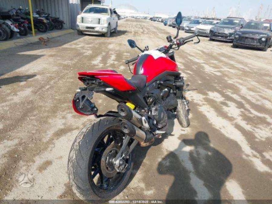 Red Ducati Monster 2024 in Klaipeda, with an engine capacity of 0.94 L and mileage of 9 thousand km for 4375 €, photo 4 on AUTOMOTO.COM.LV