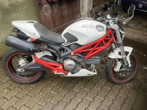Balts Ducati Monster 2008 Viļņa, ar dzinēja tilpumu 0.70 L un nobraukumu 35 tūkst. km par 2900 €, foto  vietnē AUTOMOTO.COM.LV