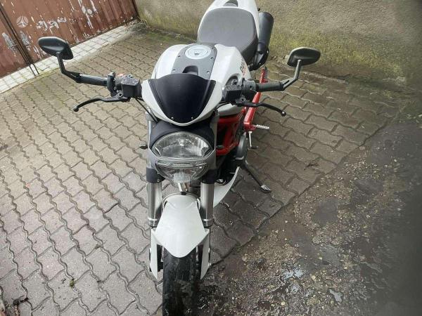 White Ducati Monster 2008 in Vilnius, with an engine capacity of 0.70 L and mileage of 35 thousand km for 2900 €, photo 4 on AUTOMOTO.COM.LV