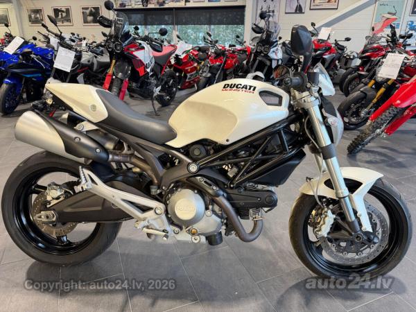 White Ducati Monster 2010 in Tallinn, with an engine capacity of 0.70 L and mileage of 21 thousand km for 3490 €, photo 2 on AUTOMOTO.COM.LV