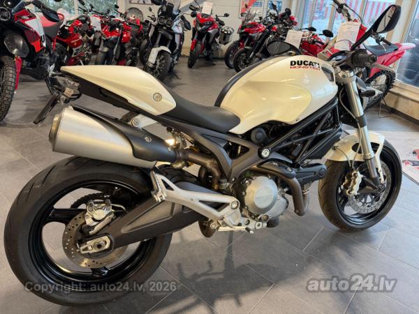 White Ducati Monster 2010 in Tallinn, with an engine capacity of 0.70 L and mileage of 21 thousand km for 3490 €, photo 3 on AUTOMOTO.COM.LV