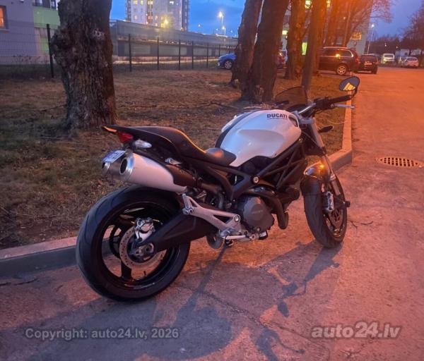 White Ducati Monster 2011 in Tallinn, with an engine capacity of 0.70 L and mileage of 31 thousand km for 3600 €, photo 3 on AUTOMOTO.COM.LV