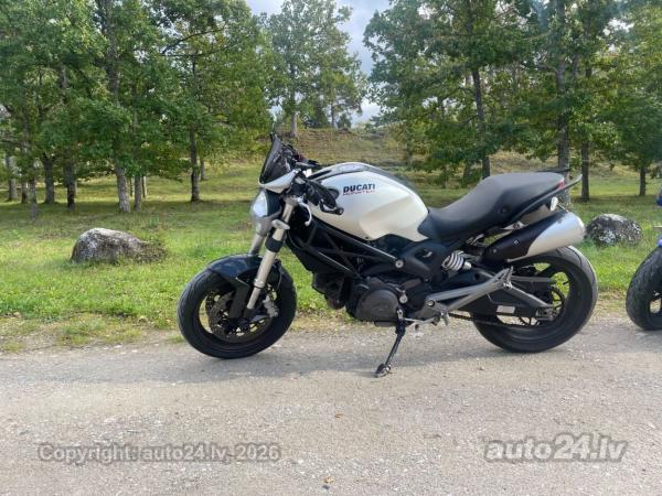 Balts Ducati Monster 2011 Tallina, ar dzinēja tilpumu 0.70 L un nobraukumu 31 tūkst. km par 3600 €, foto 8 vietnē AUTOMOTO.COM.LV