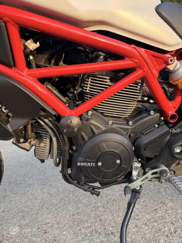 Balts Ducati Monster 2019 Viļņa, ar dzinēja tilpumu 0.80 L un nobraukumu 6 tūkst. km par 5500 €, foto 5 vietnē AUTOMOTO.COM.LV