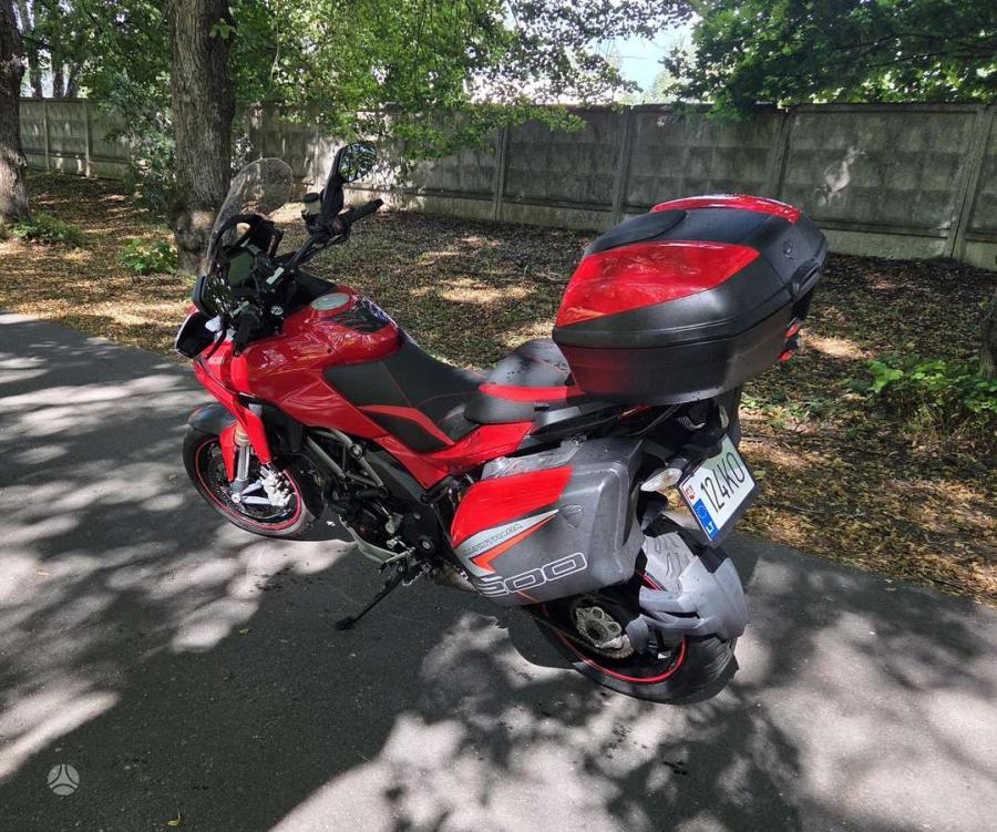 Sarkans Ducati Multistrada 2012 Panevēža, ar dzinēja tilpumu 1.20 L un nobraukumu 53 tūkst. km par 6800 €, foto 5 vietnē AUTOMOTO.COM.LV