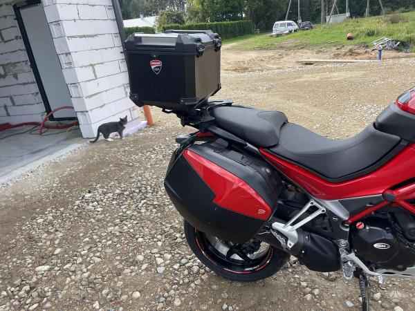 Ducati Multistrada 2015 Kazlų Rūda vietnē Sarkans Ducati Multistrada 2015 Kazlų Rūda, ar dzinēja tilpumu 1.20 L un nobraukumu 41 tūkst. km par 7000 €, foto 10 vietnē AUTOMOTO.COM.LV