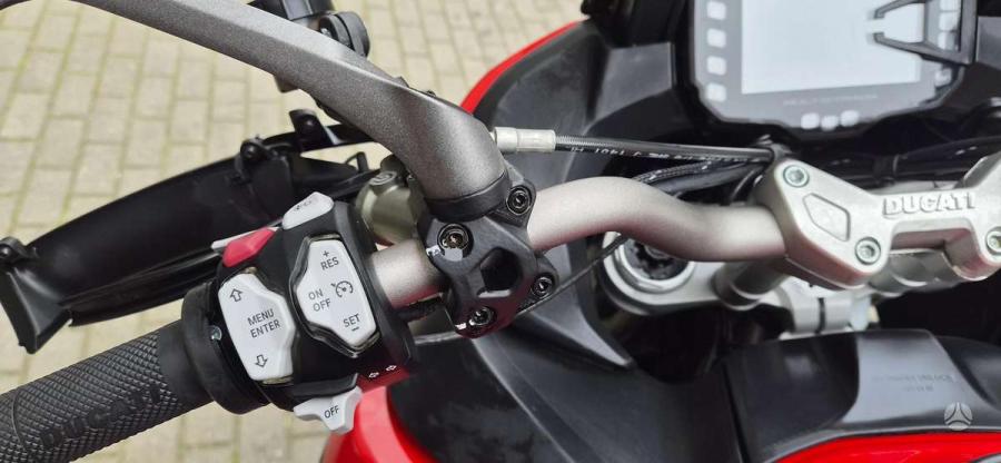Red Ducati Multistrada 2016 in Vilnius, with an engine capacity of 1.20 L and mileage of 37 thousand km for 7900 €, photo 8 on AUTOMOTO.COM.LV