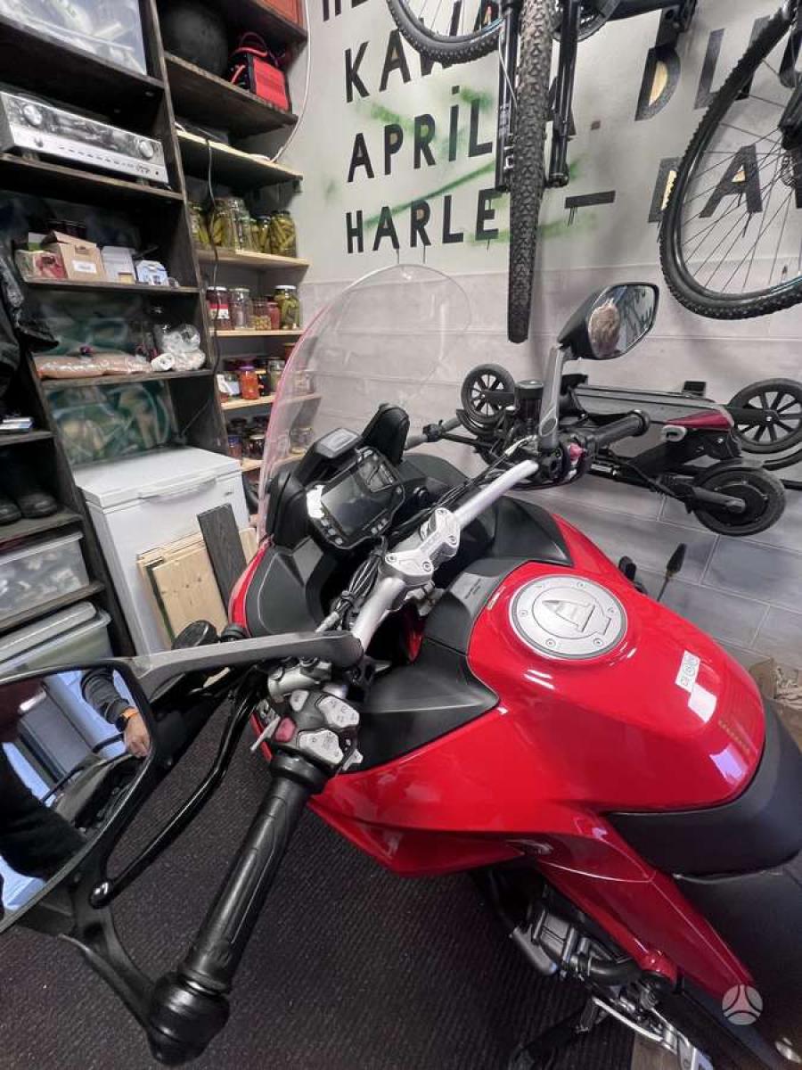 Sarkans Ducati Multistrada 2019 Panevēža, ar dzinēja tilpumu 0.94 L un nobraukumu 37 tūkst. km par 8400 €, foto 3 vietnē AUTOMOTO.COM.LV