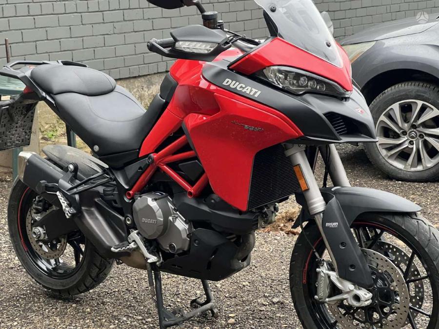 Sarkans Ducati Multistrada 2019 Panevēža, ar dzinēja tilpumu 0.94 L un nobraukumu 37 tūkst. km par 8400 €, foto 4 vietnē AUTOMOTO.COM.LV
