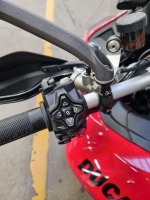 Sarkans Ducati Multistrada 2025 Viļņa, ar dzinēja tilpumu 0.89 L un nobraukumu 7 tūkst. km par 16000 €, foto 7 vietnē AUTOMOTO.COM.LV