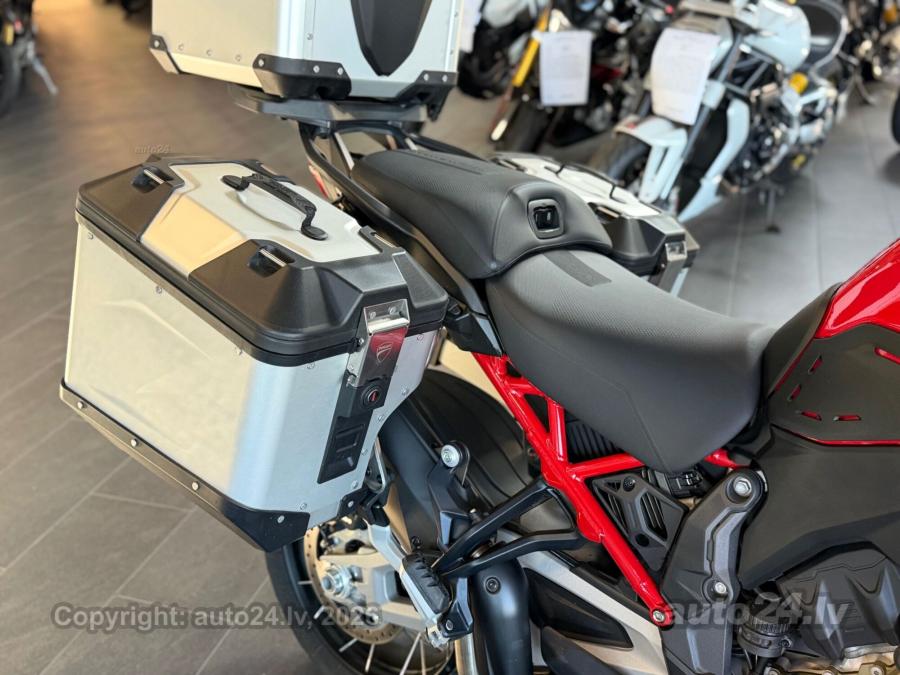 Sarkans Ducati Multistrada 2025 Tallina, ar dzinēja tilpumu 1.16 L un nobraukumu 17 tūkst. km par 19990 €, foto 8 vietnē AUTOMOTO.COM.LV