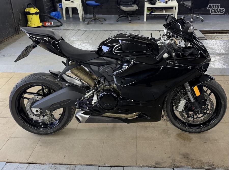 Черный Дукати Panigale 2018 в Вевис, объемом двигателя 0.96 л и пробегом 0 тыс. км за 8300 €, фото 1 на AUTOMOTO.COM.LV
