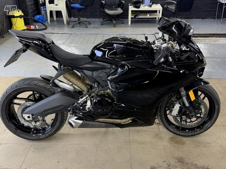 Черный Дукати Panigale 2018 в Вевис, объемом двигателя 0.96 л и пробегом 0 тыс. км за 8300 €, фото 5 на AUTOMOTO.COM.LV
