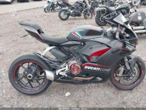 Black Ducati Panigale 2025 in Klaipeda, with an engine capacity of 0.96 L and mileage of 4 thousand km for 8000 €, photo 12 on AUTOMOTO.COM.LV