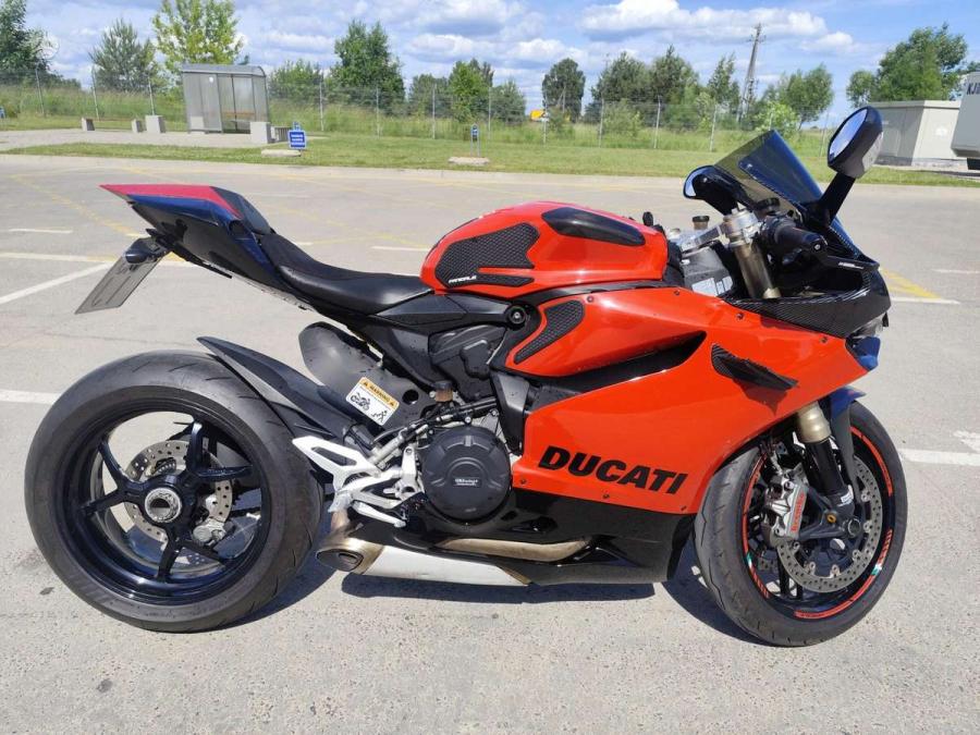 Ducati Panigale 2014 in Vilnius, with an engine capacity of 0.90 L and mileage of 15 thousand km for 6999 €, photo 6 on AUTOMOTO.COM.LV