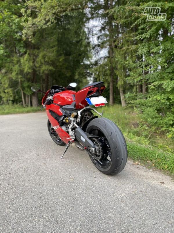 Ducati Panigale 2014 Palanga vietnē Ducati Panigale 2014 Palanga, ar dzinēja tilpumu 0.00 L un nobraukumu 0 tūkst. km par 9000 €, foto 5 vietnē AUTOMOTO.COM.LV