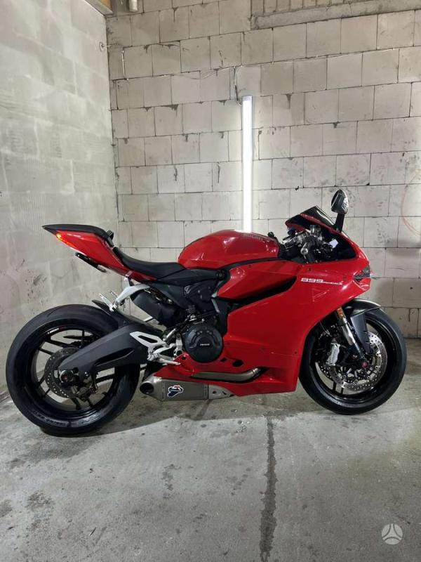 Red Ducati Panigale 2014 in Vilnius, with an engine capacity of 0.90 L and mileage of 13 thousand km for 6999 €, photo 1 on AUTOMOTO.COM.LV