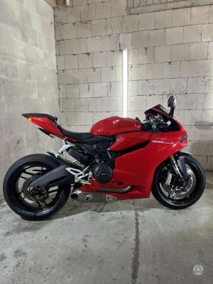 Sarkans Ducati Panigale 2014 Viļņa, ar dzinēja tilpumu 0.90 L un nobraukumu 13 tūkst. km par 6999 €, foto  vietnē AUTOMOTO.COM.LV
