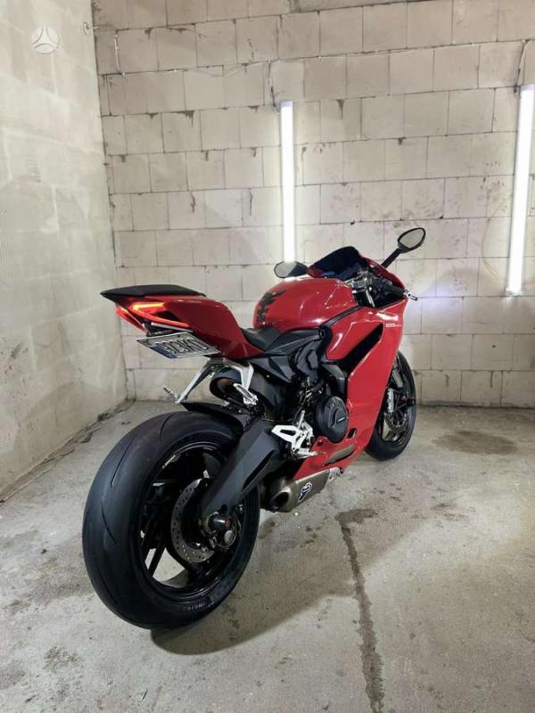 Red Ducati Panigale 2014 in Vilnius, with an engine capacity of 0.90 L and mileage of 13 thousand km for 6999 €, photo 2 on AUTOMOTO.COM.LV