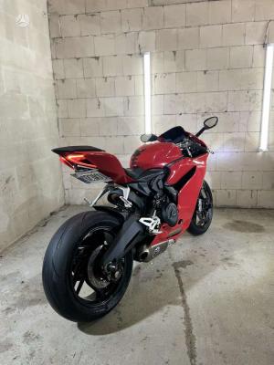 Sarkans Ducati Panigale 2014 Viļņa, ar dzinēja tilpumu 0.90 L un nobraukumu 13 tūkst. km par 6999 €, foto 2 vietnē AUTOMOTO.COM.LV
