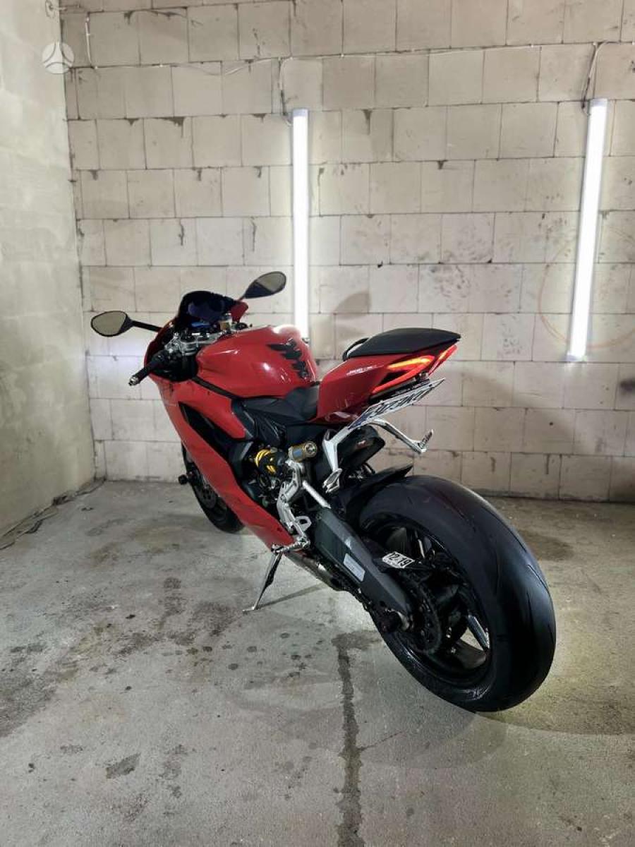 Sarkans Ducati Panigale 2014 Viļņa, ar dzinēja tilpumu 0.90 L un nobraukumu 13 tūkst. km par 6999 €, foto 3 vietnē AUTOMOTO.COM.LV