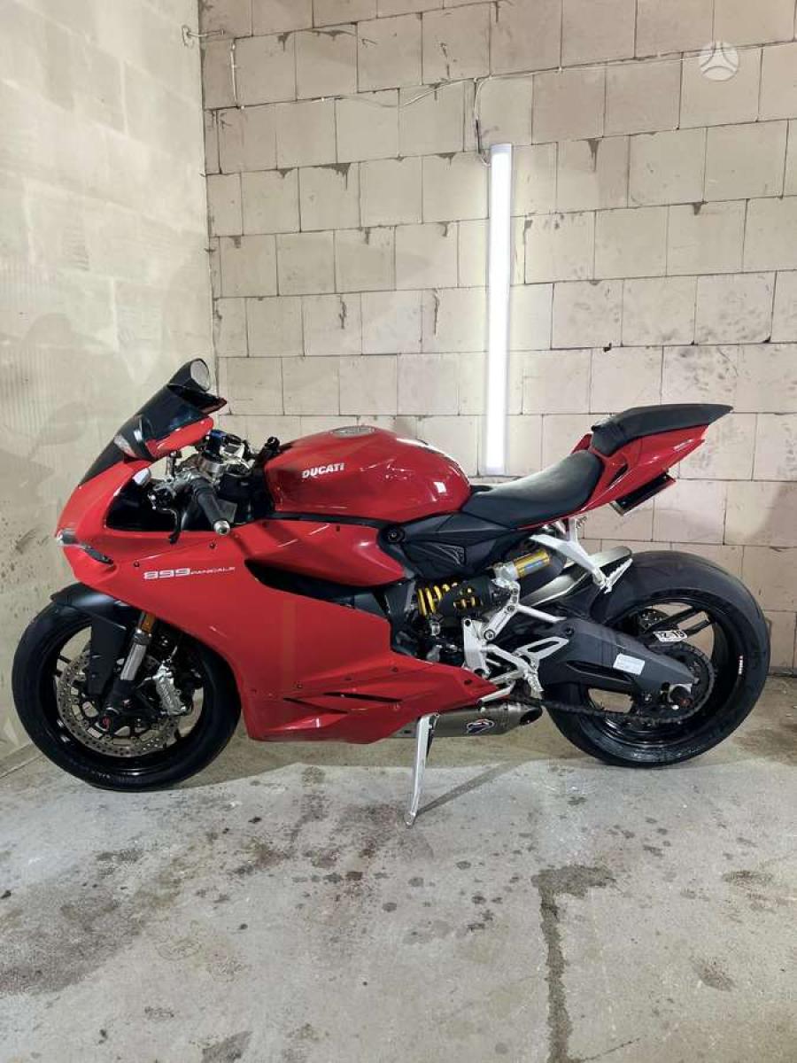 Sarkans Ducati Panigale 2014 Viļņa, ar dzinēja tilpumu 0.90 L un nobraukumu 13 tūkst. km par 6999 €, foto 4 vietnē AUTOMOTO.COM.LV