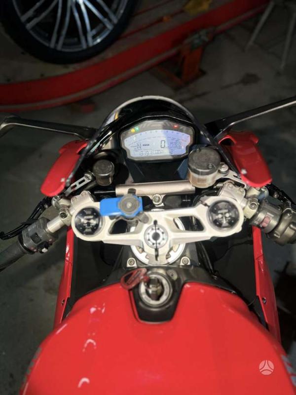 Red Ducati Panigale 2014 in Vilnius, with an engine capacity of 0.90 L and mileage of 13 thousand km for 6999 €, photo 9 on AUTOMOTO.COM.LV