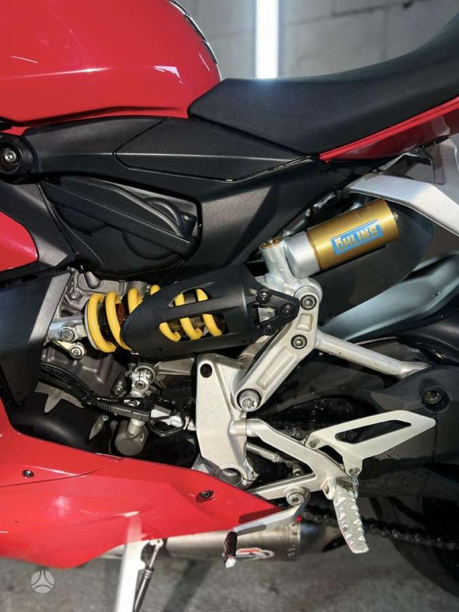 Sarkans Ducati Panigale 2014 Viļņa, ar dzinēja tilpumu 0.90 L un nobraukumu 13 tūkst. km par 6999 €, foto 10 vietnē AUTOMOTO.COM.LV