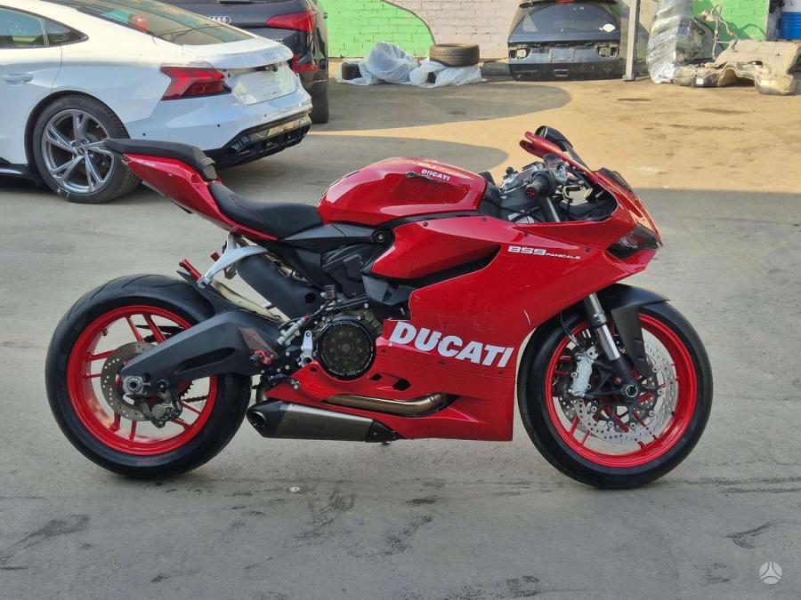 Красный Дукати Panigale 2014 в Вильнюс, объемом двигателя 0.90 л и пробегом 13 тыс. км за 8400 €, фото 3 на AUTOMOTO.COM.LV