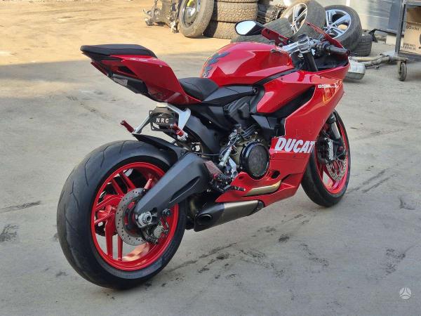 Sarkans Ducati Panigale 2014 Viļņa, ar dzinēja tilpumu 0.90 L un nobraukumu 13 tūkst. km par 8400 €, foto 3 vietnē AUTOMOTO.COM.LV