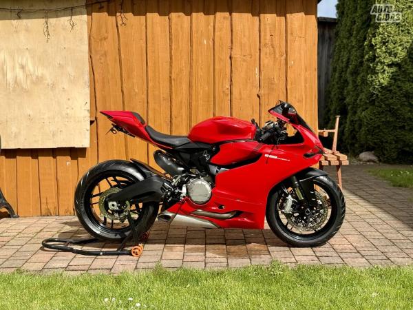Sarkans Ducati Panigale 2016 Viļņa, ar dzinēja tilpumu 0.90 L un nobraukumu 20 tūkst. km par 8700 €, foto 2 vietnē AUTOMOTO.COM.LV